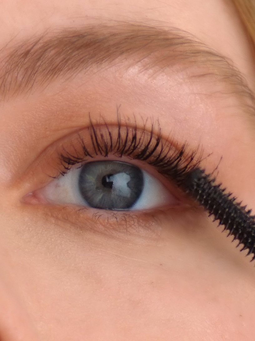 Keep eyelashes curled all day long | Maybelline New York